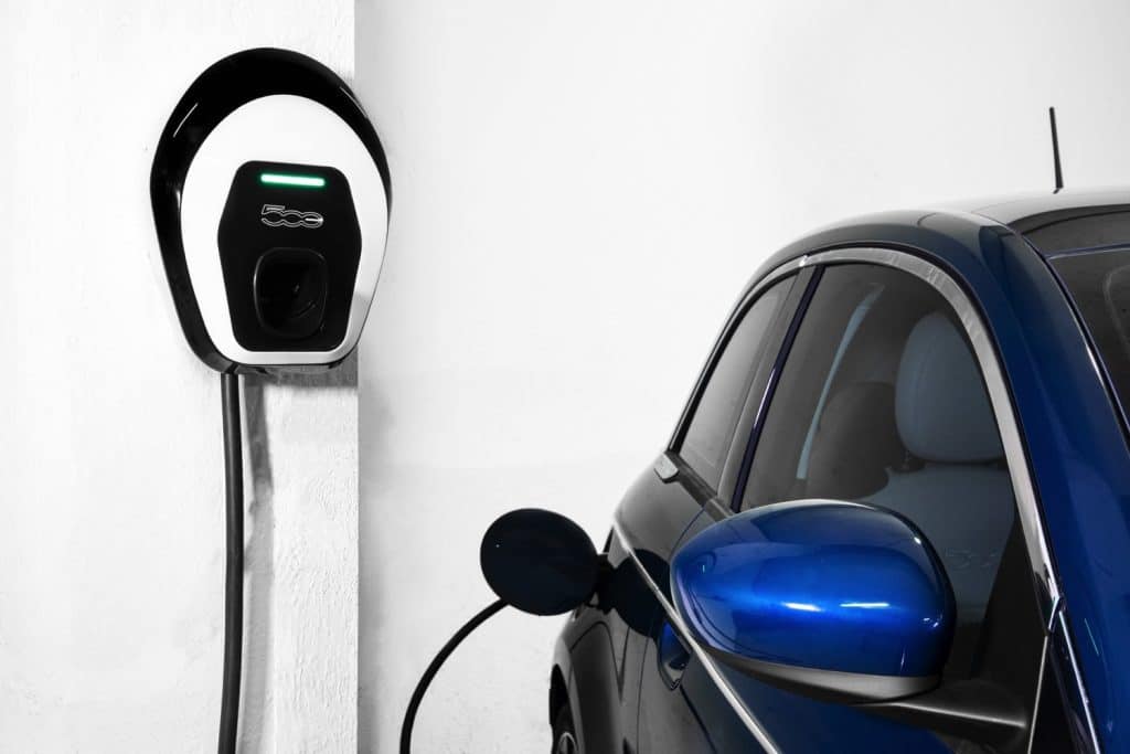 Installer une borne de recharge de voiture électrique en 3 étapes chez soi